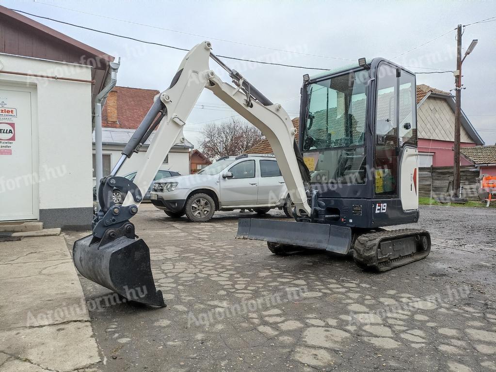 Bobcat E19 használt kotró eladó - Frissen szervizelt + 40cm kanál ...