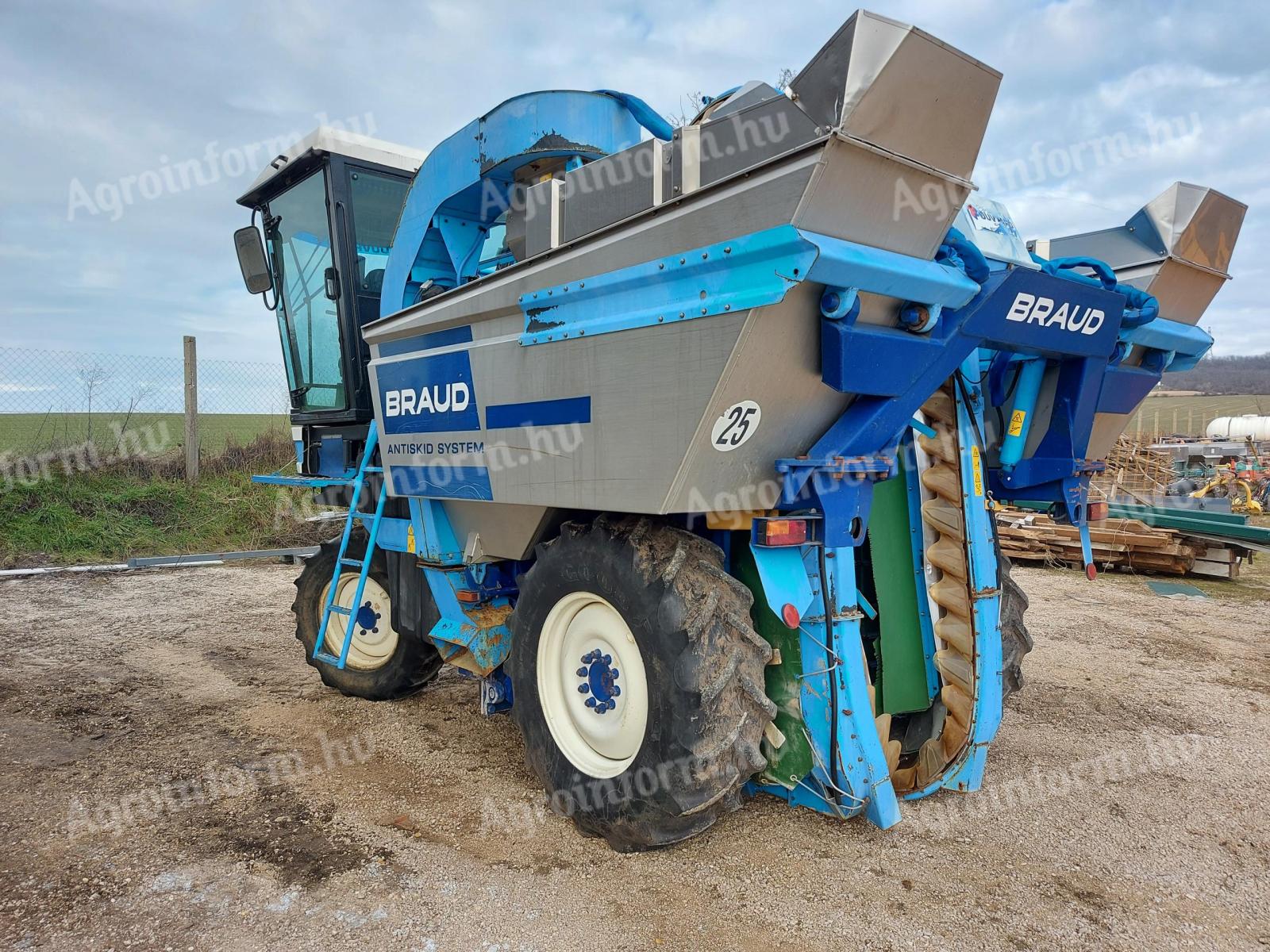 Braud Sb 58 szüretelőgép nagyon szép állapotban - Fejér vármegye Vál ...