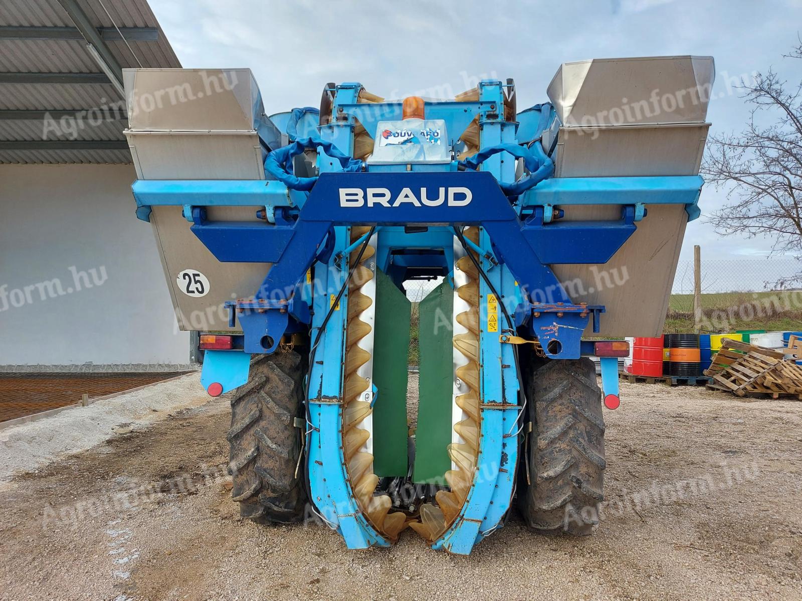 Braud Sb 58 szüretelőgép nagyon szép állapotban - Fejér vármegye Vál ...