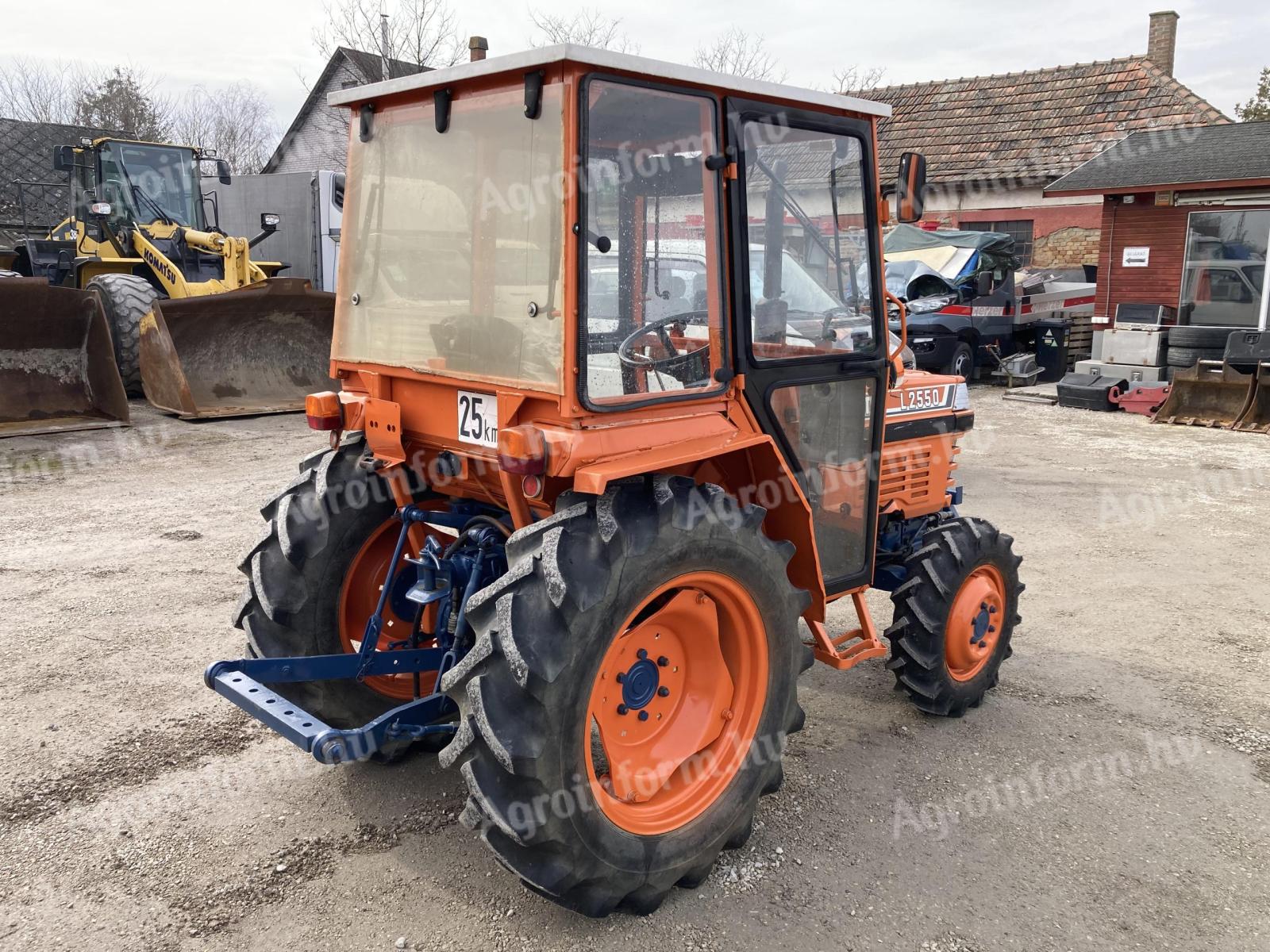 Kubota L2550 fülkés 30 lóerős műszakiztatható Japán kistraktor eladó ...