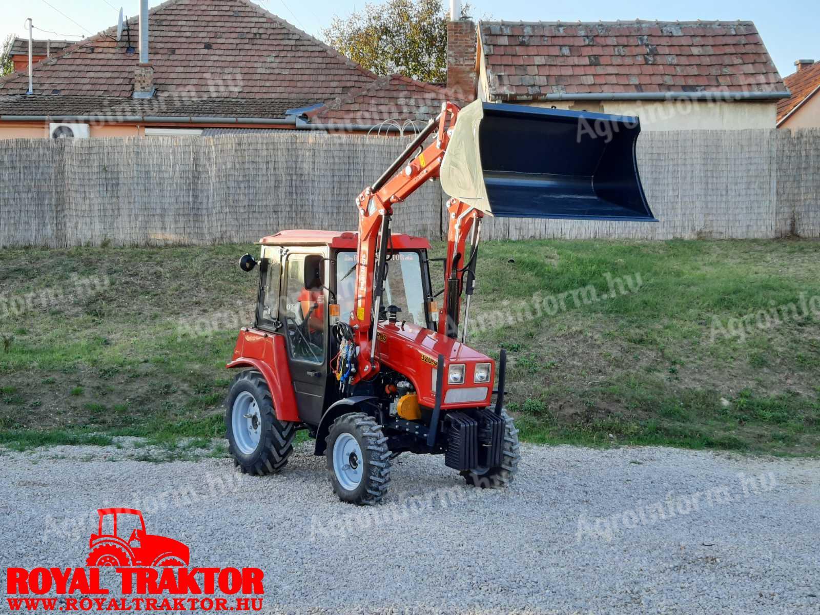 INTERTECH IT 320 HOMLOKRAKODÓ - MTZ 320.4 TRAKTORRA - KÉSZLEKISÖPRŐ ...