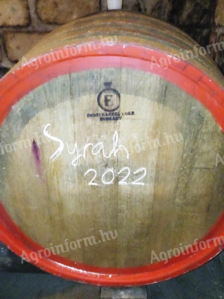 Spontán erjesztett folyó és palackozott egri bor eladó akár ...