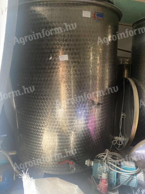 7 db 2000 literes inox úszófedeles bortartály, 2 csappal eladó - Pest vármegye 2344 Dömsöd ...