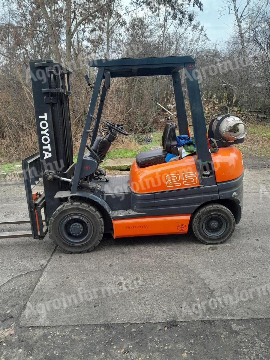 Toyota 25 targonca - Jász-Nagykun-Szolnok vármegye 5054 ...